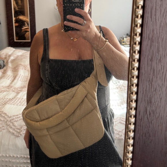 STYLISM | Bags | Stylism Beige Sheepskin Oversized Puffy Quilted Sling ...